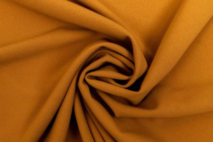 Scuba crêpe stof, okergeel. Q1915 - Stoffendorp